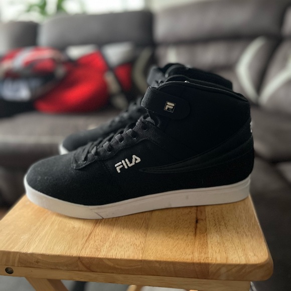 Fila | Shoes | Fila Canvas Black And White Mens 5 | Poshmark